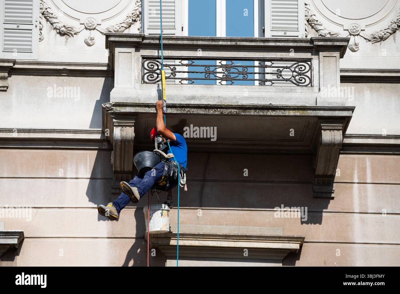 Rope access expert for exterior restoration on heritage buildings ...
