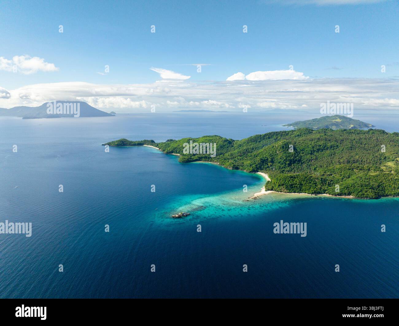 Alad island sandy beach surrounded hi-res stock photography and images ...