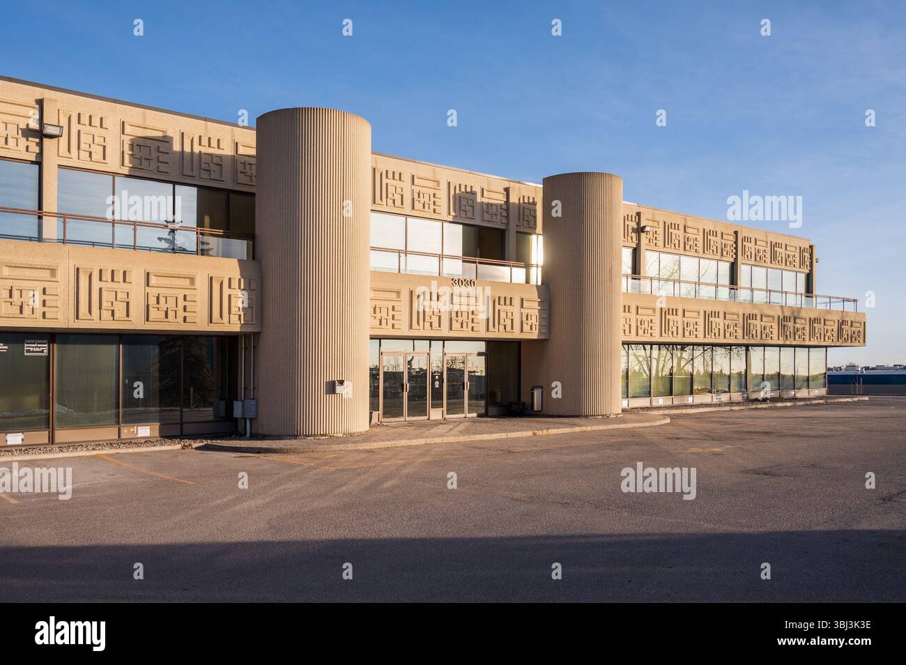 Brutalist post office hi-res stock photography and images - Alamy