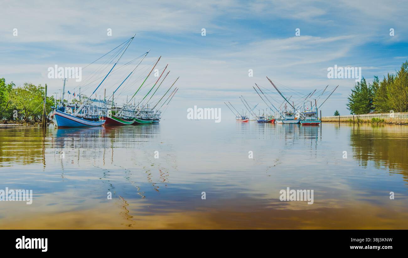 Beautiful shot ships moored hi-res stock photography and images - Alamy