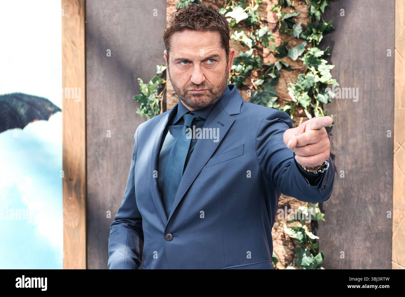 Gerard butler in train hi-res stock photography and images - Alamy