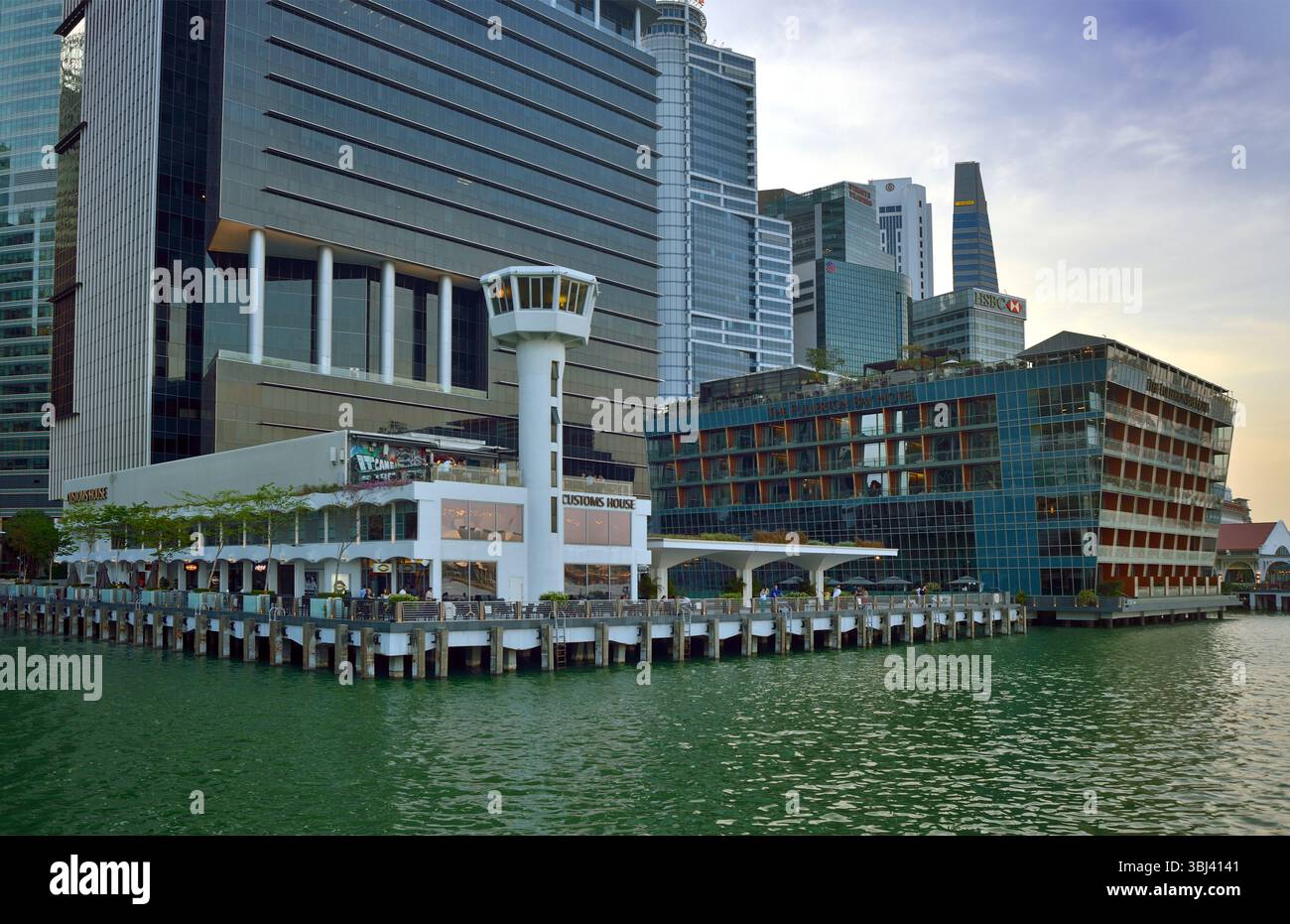 The Historic Clifford Pier in Singapore Stock Photo - Alamy