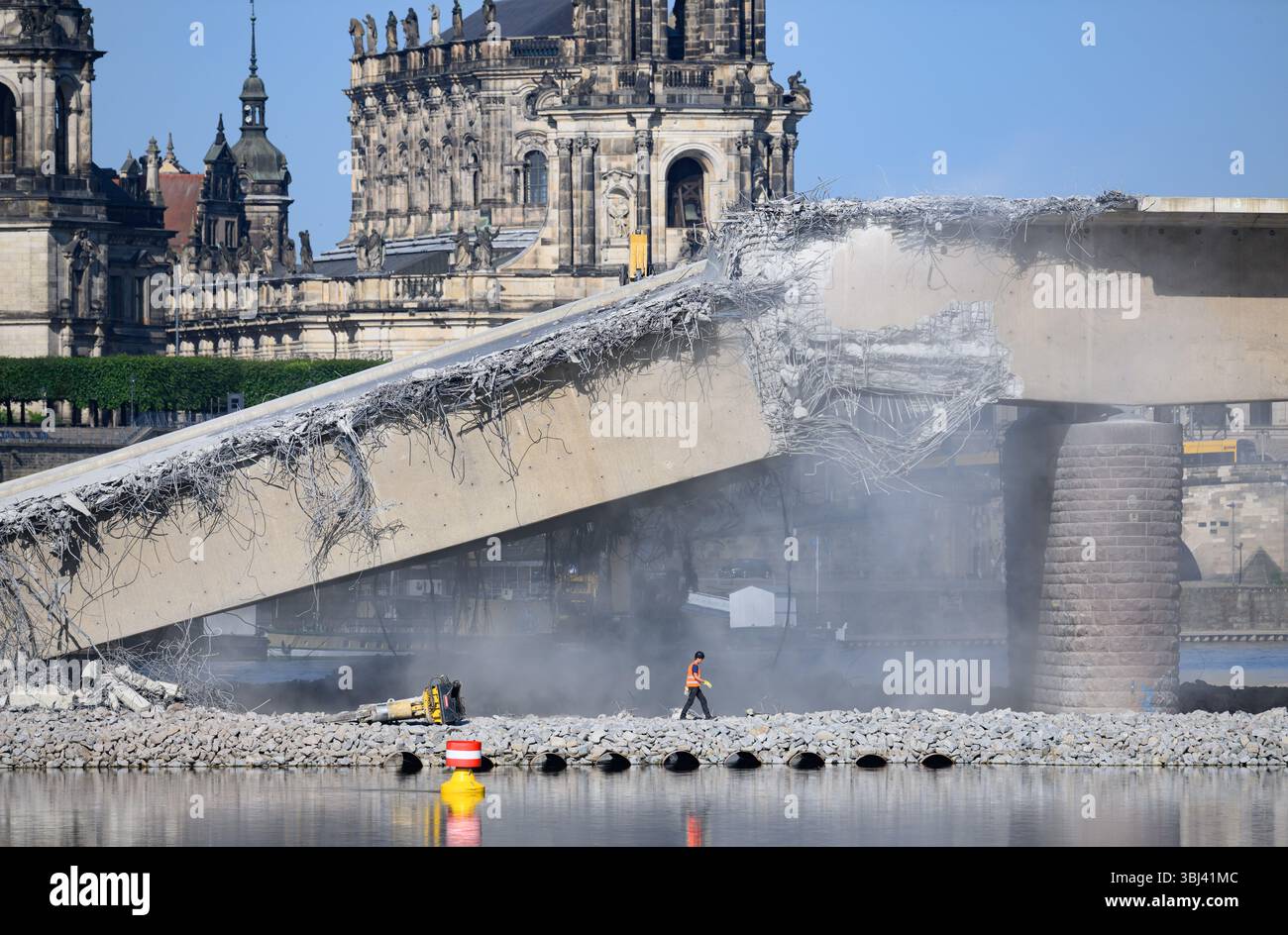 Dresden, Germany. 13th June, 2025. A view of the collapsed bridge span ...
