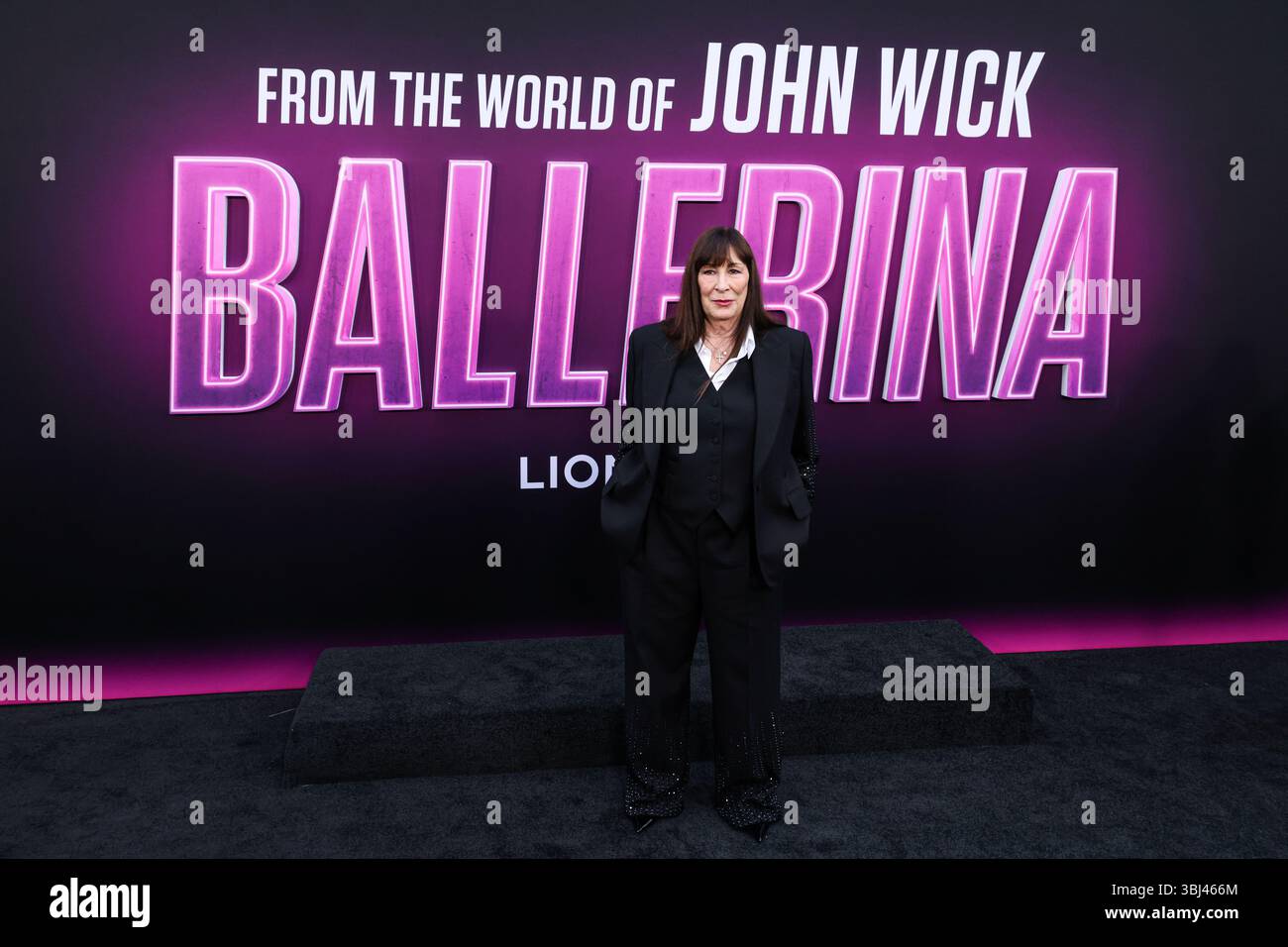 HOLLYWOOD, LOS ANGELES, CALIFORNIA, USA - JUNE 03: American actress ...