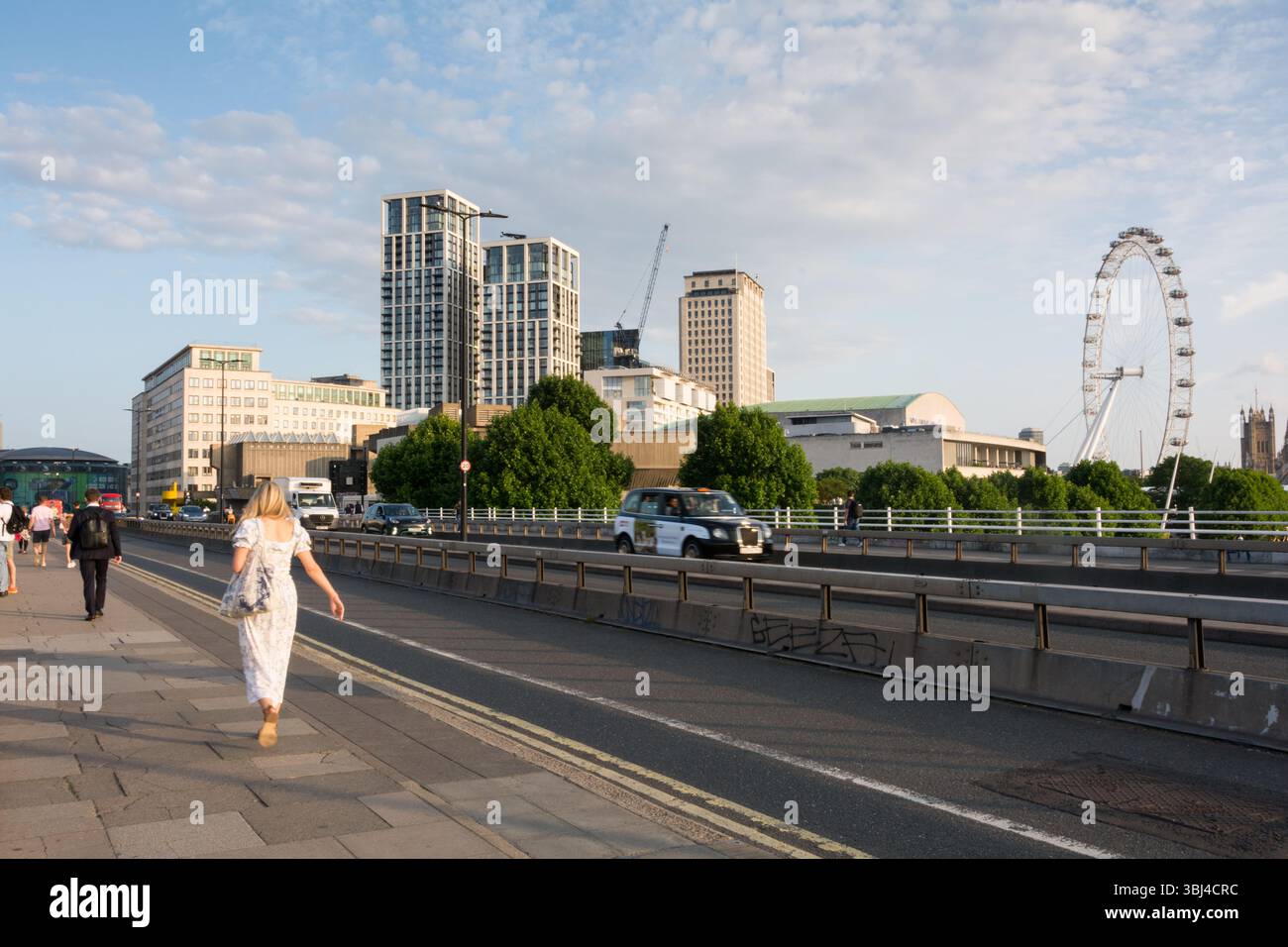 The Hayward Gallery and new apartments and offices on the South Bank ...
