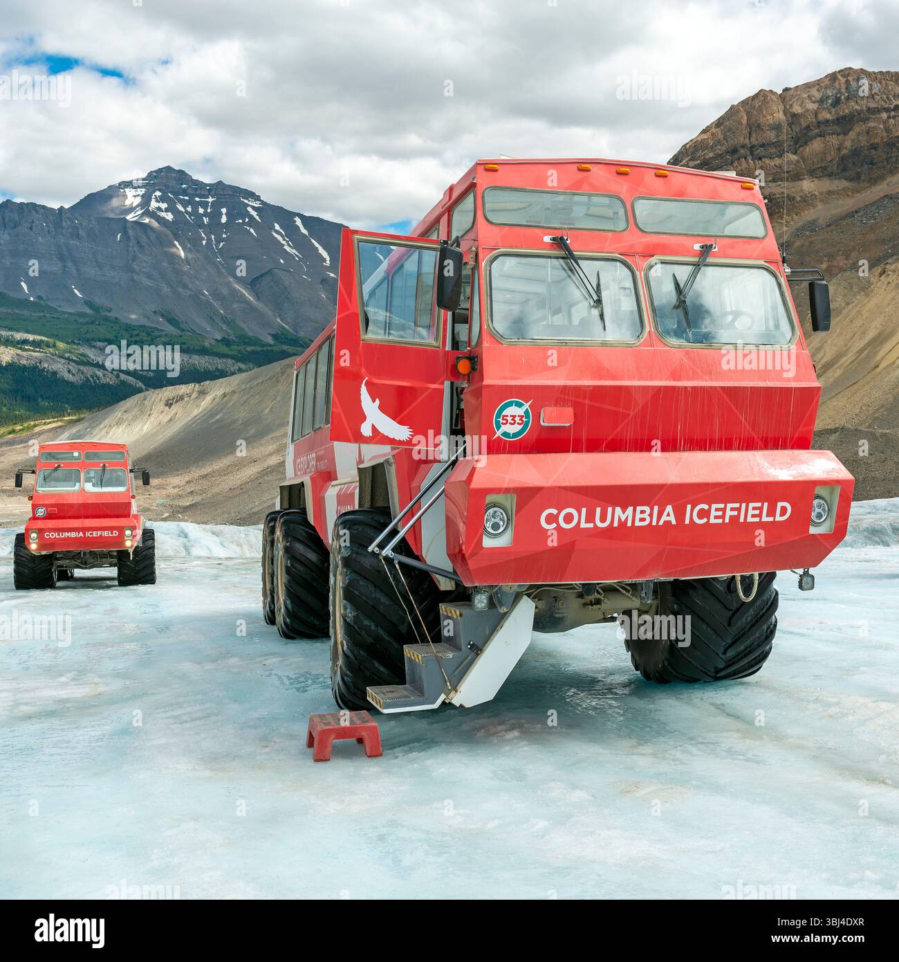 Columbia Icefield vehicle on Athabasca glacier, Banff and Jasper ...