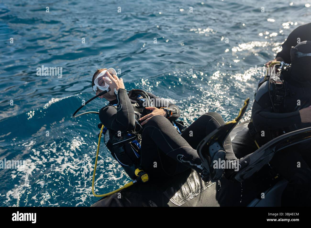 Professional scuba diver preparing hi-res stock photography and images ...