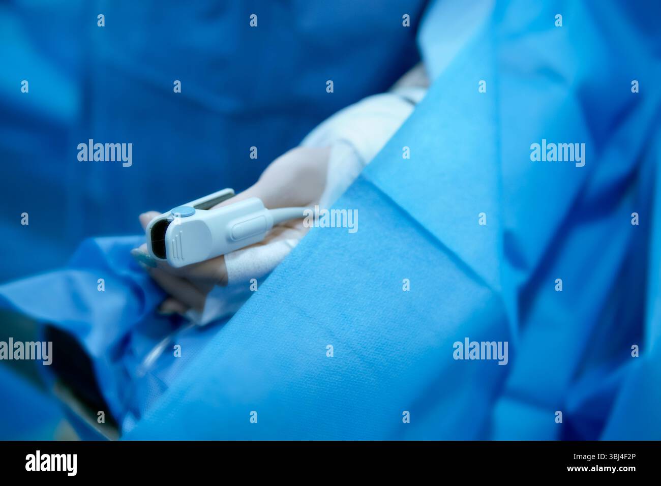 finger sensor in adult surgery Stock Photo - Alamy