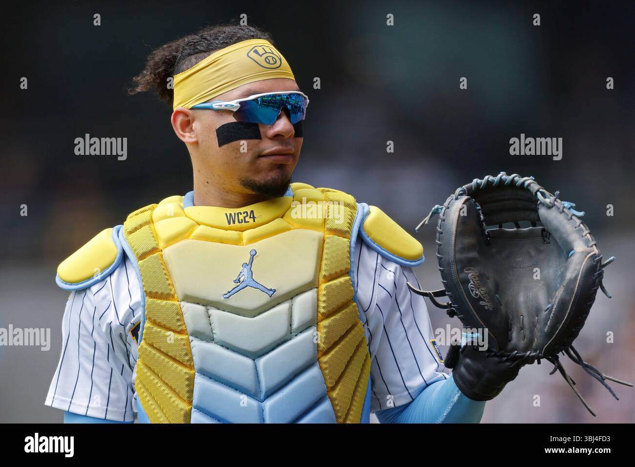 MILWAUKEE, WI - JUNE 08: William Contreras #24 of the Milwaukee Brewers ...