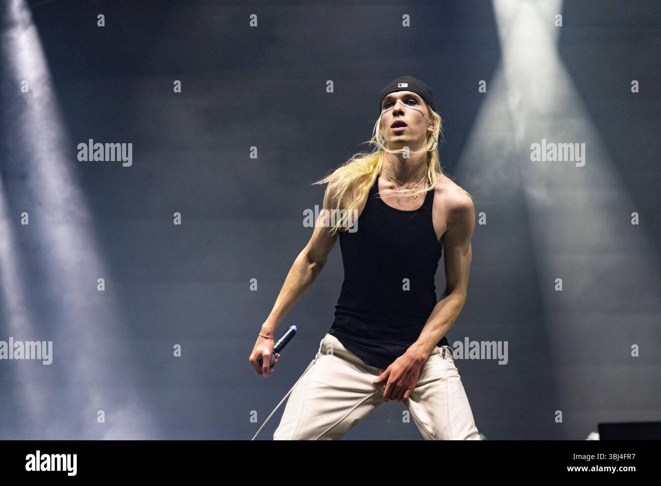 MANCHESTER, TENNESSEE - JUNE 12 , 2025: Singer/rapper 2hollis performs ...