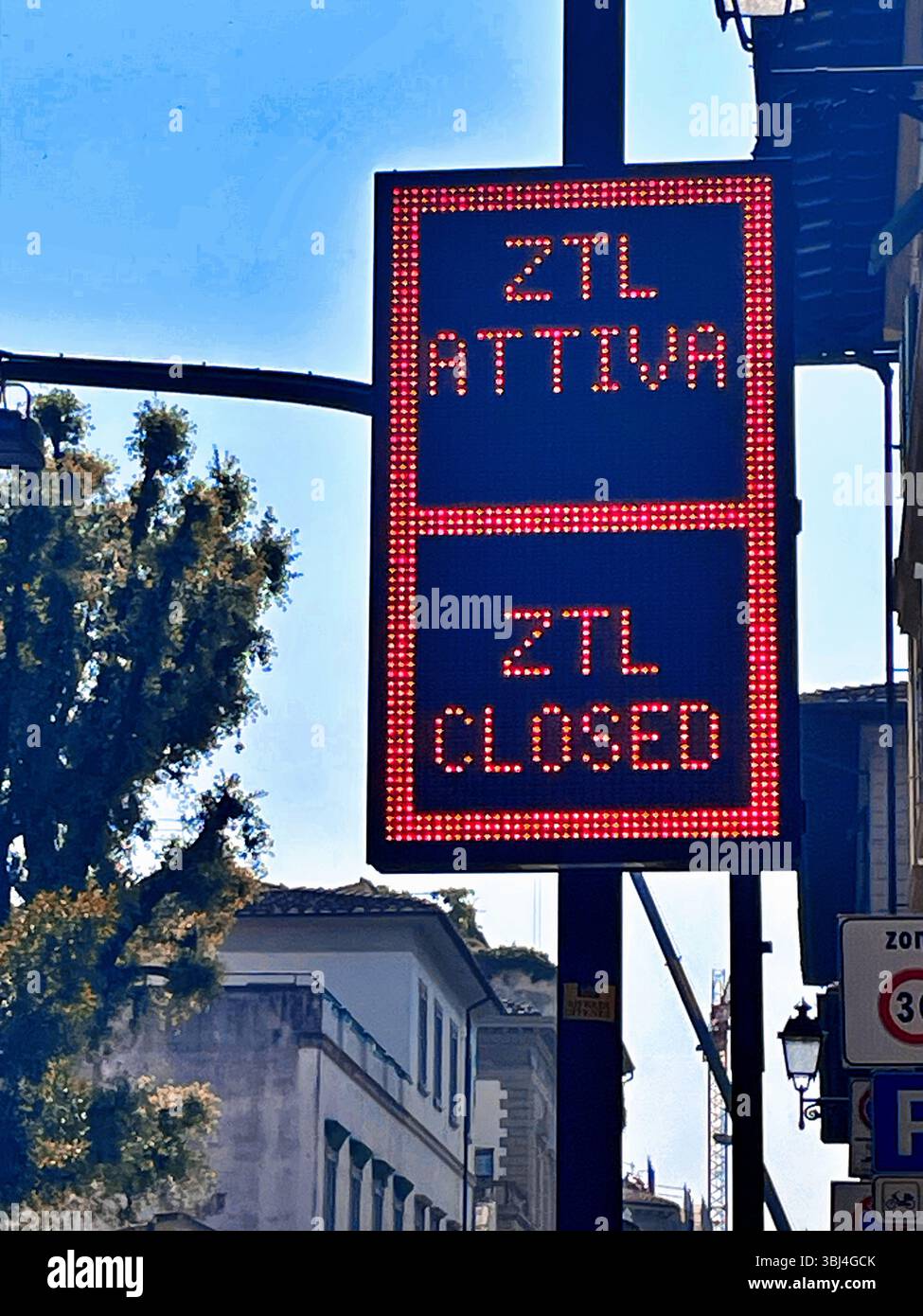 April 5th 2025, Road sign in Florence, italy, indicating a limited ...