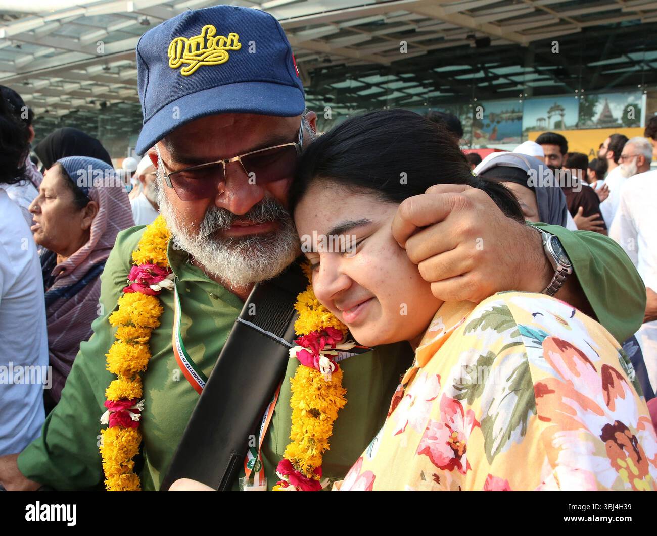 Pilgrims return from Hajj pilgrimage, in Bhopal, India Muslim pilgrims ...