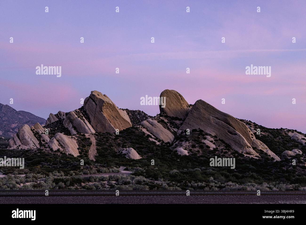 Railroad tracks sunrise hi-res stock photography and images - Alamy