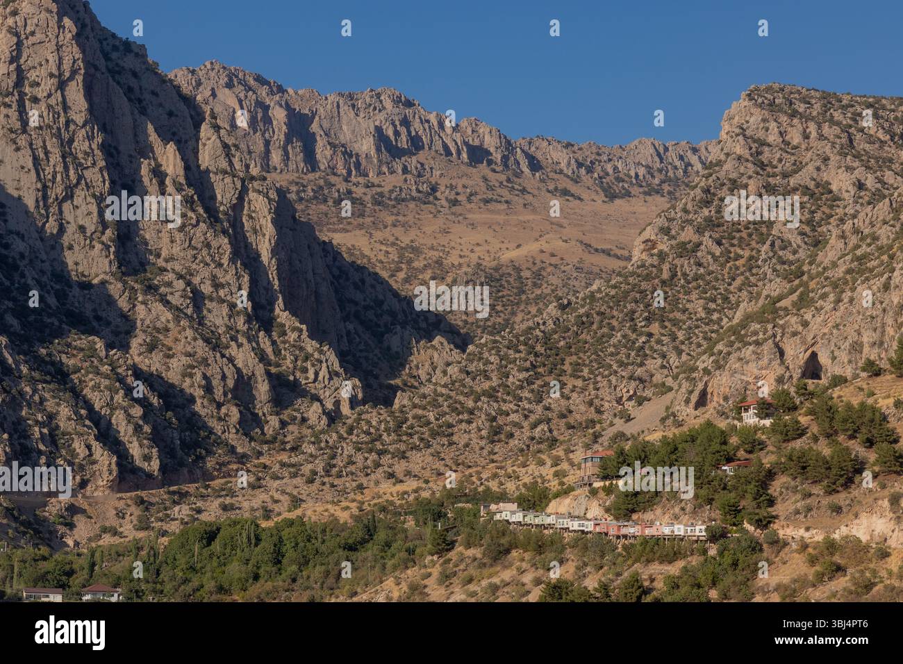 Mountains above Amedi (Amadiye) town, Kurdistan Region of Iraq Stock ...