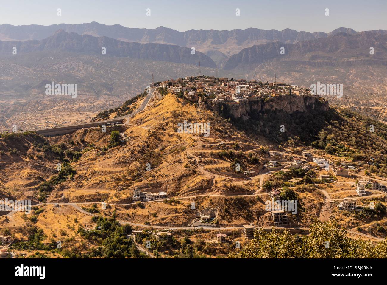 Hilltop Amedi (Amadiye) town, Kurdistan Region of Iraq Stock Photo - Alamy