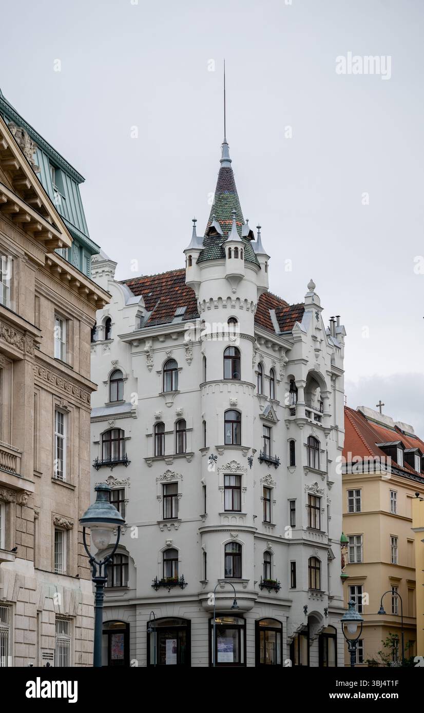 Pointed roofline hi-res stock photography and images - Alamy