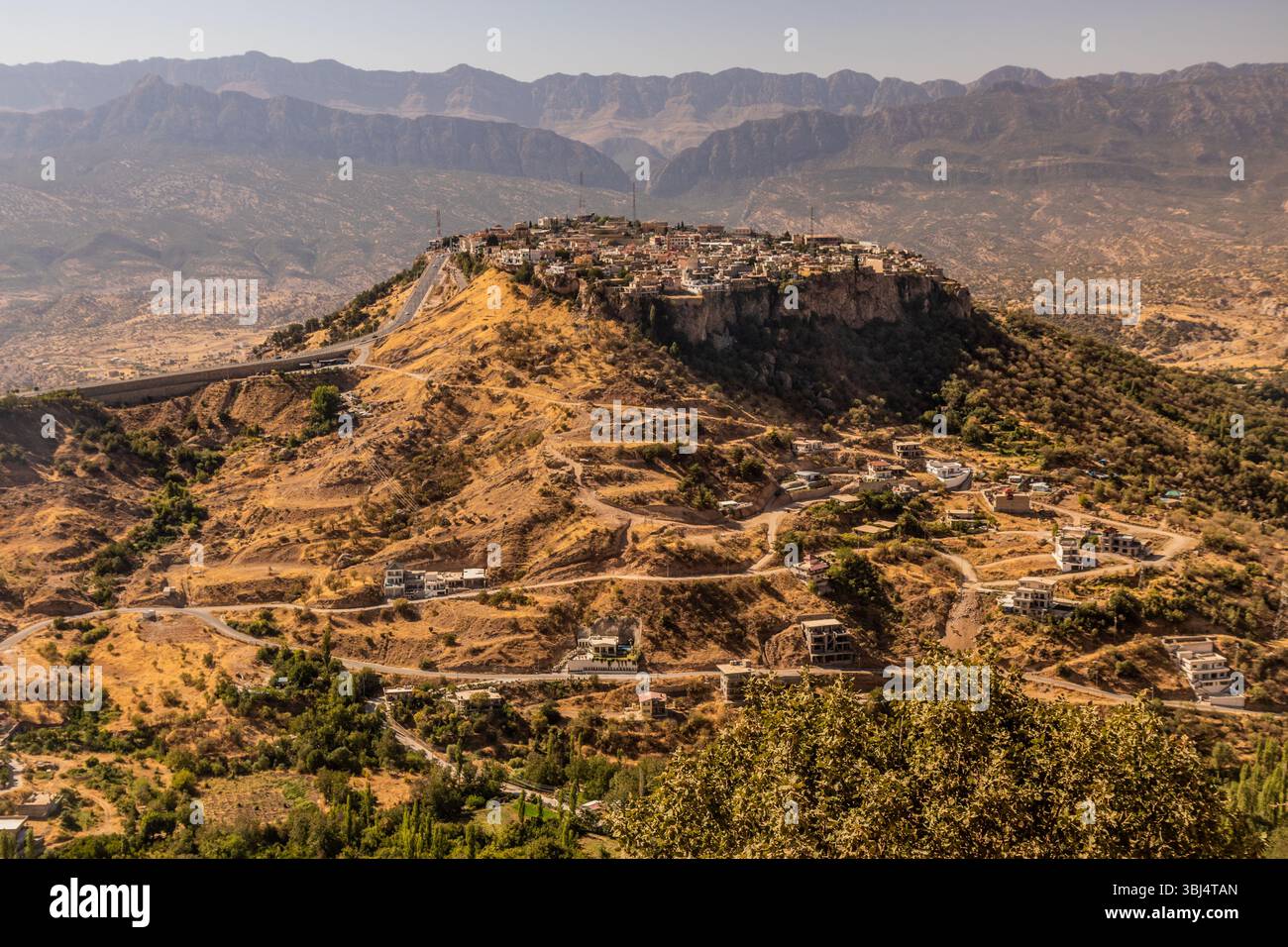 Hilltop Amedi (Amadiye) town, Kurdistan Region of Iraq Stock Photo - Alamy