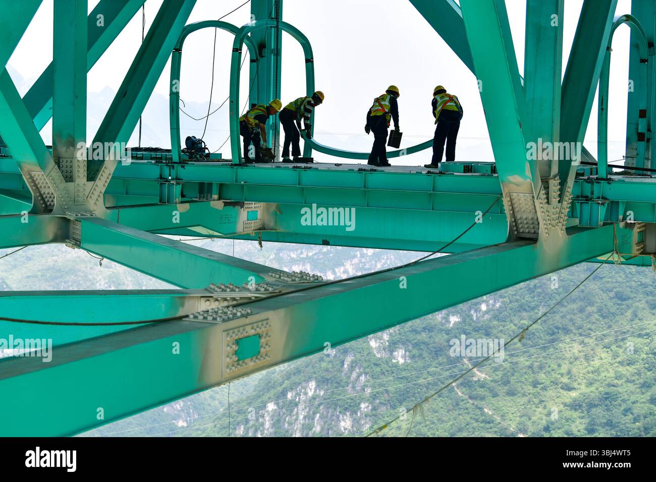 (250613) -- GUANLING, June 13, 2025 (Xinhua) -- Workers build a ...