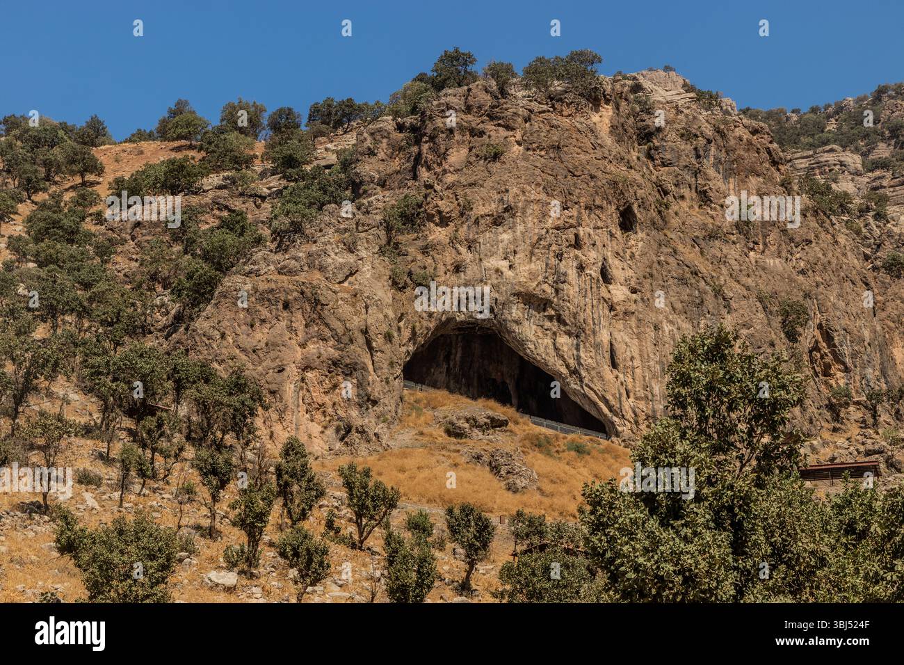 Opening of Shanidar cave, Kurdistan Region of Iraq Stock Photo - Alamy
