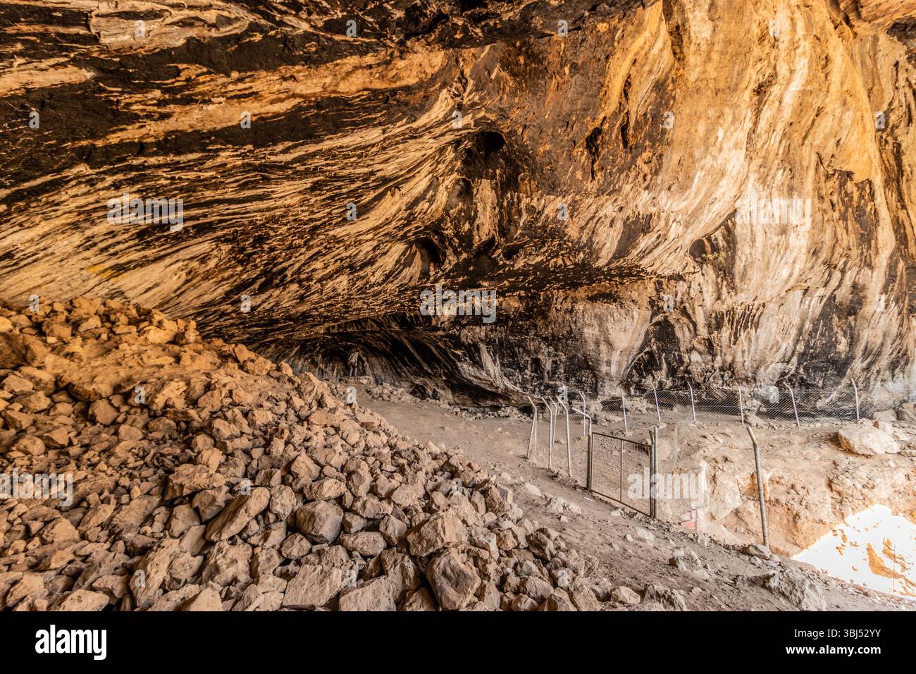 View of Shanidar cave, Kurdistan Region of Iraq Stock Photo - Alamy