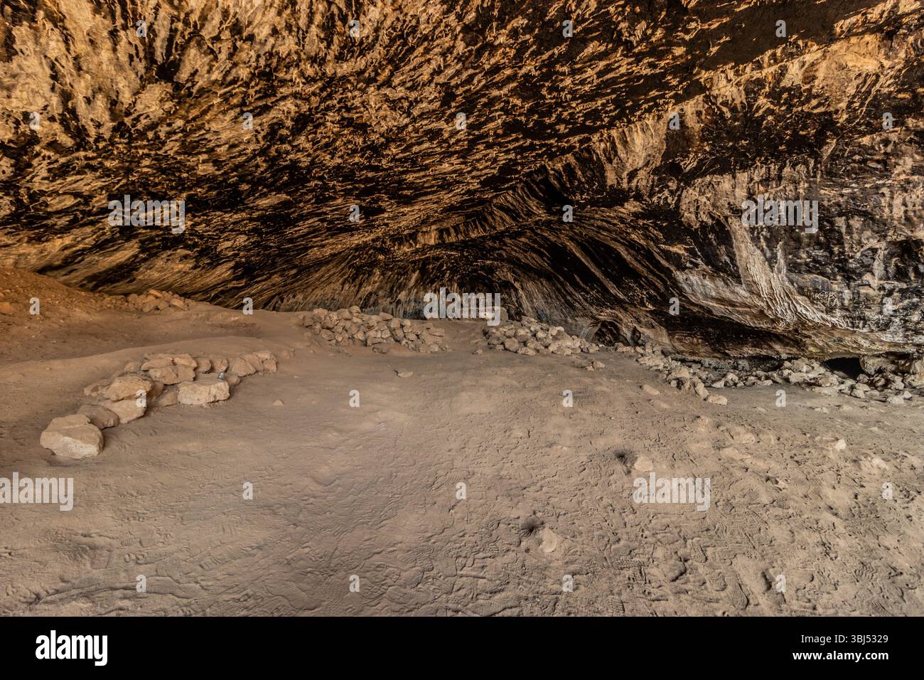 View of Shanidar cave, Kurdistan Region of Iraq Stock Photo - Alamy