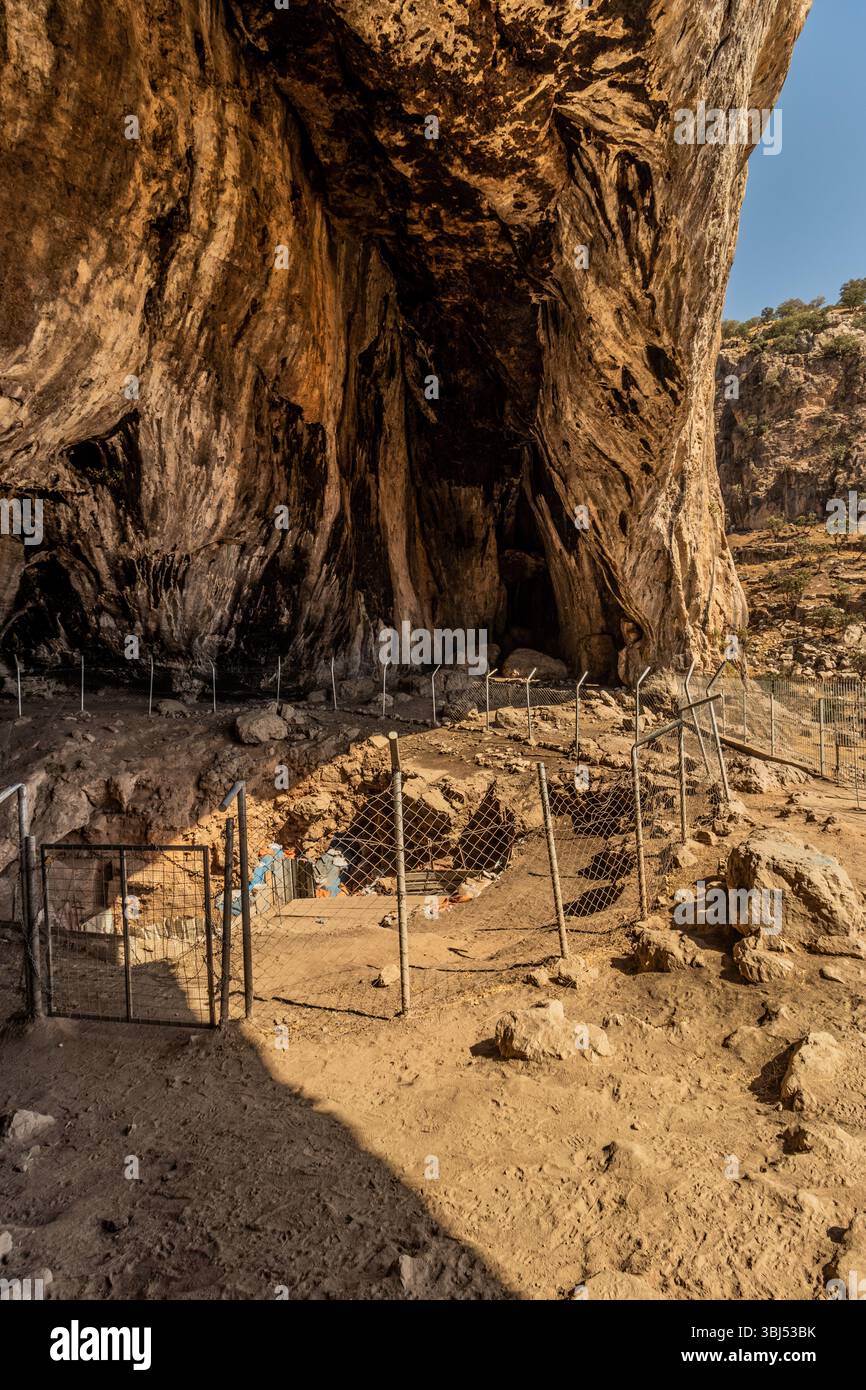 View of Shanidar cave, Kurdistan Region of Iraq Stock Photo - Alamy