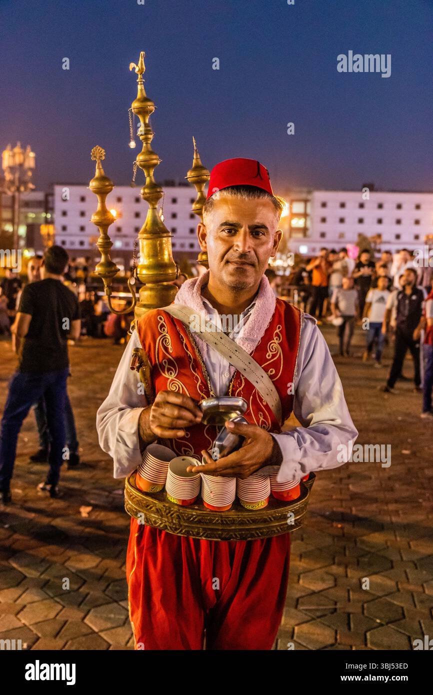 ERBIL, IRAQ - OCTOBER 7, 2022: Juice seller at Bakhi Shar (City Park ...