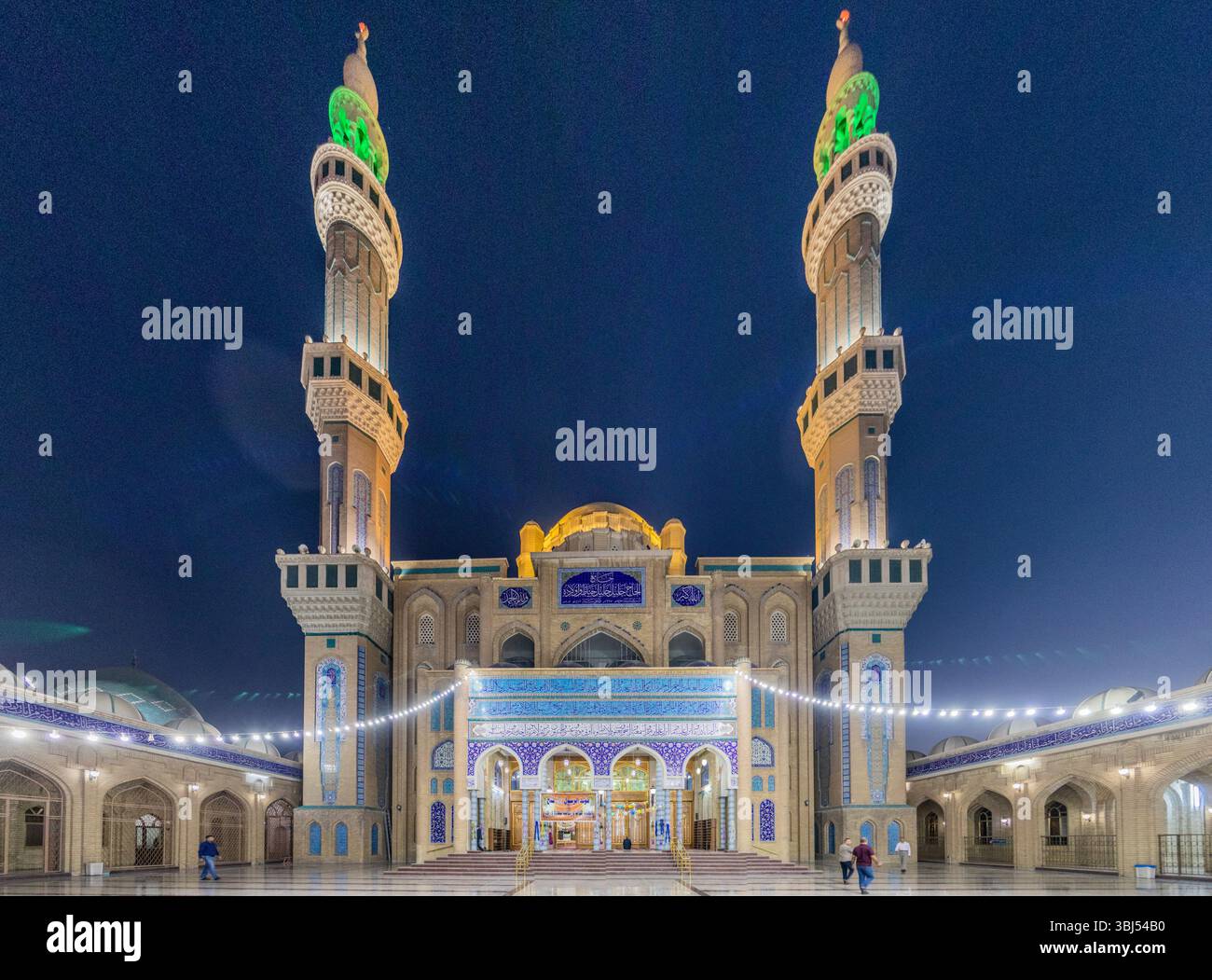 ERBIL, IRAQ - OCTOBER 8, 2022: Night view of Jalil Khayat Mosque in ...