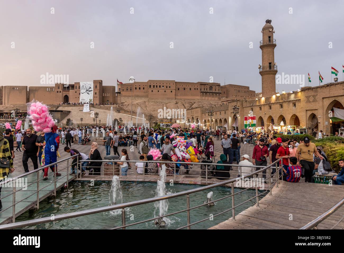 ERBIL, IRAQ - OCTOBER 9, 2022: Crowded Bakhi Shar (City Park) in Erbil ...