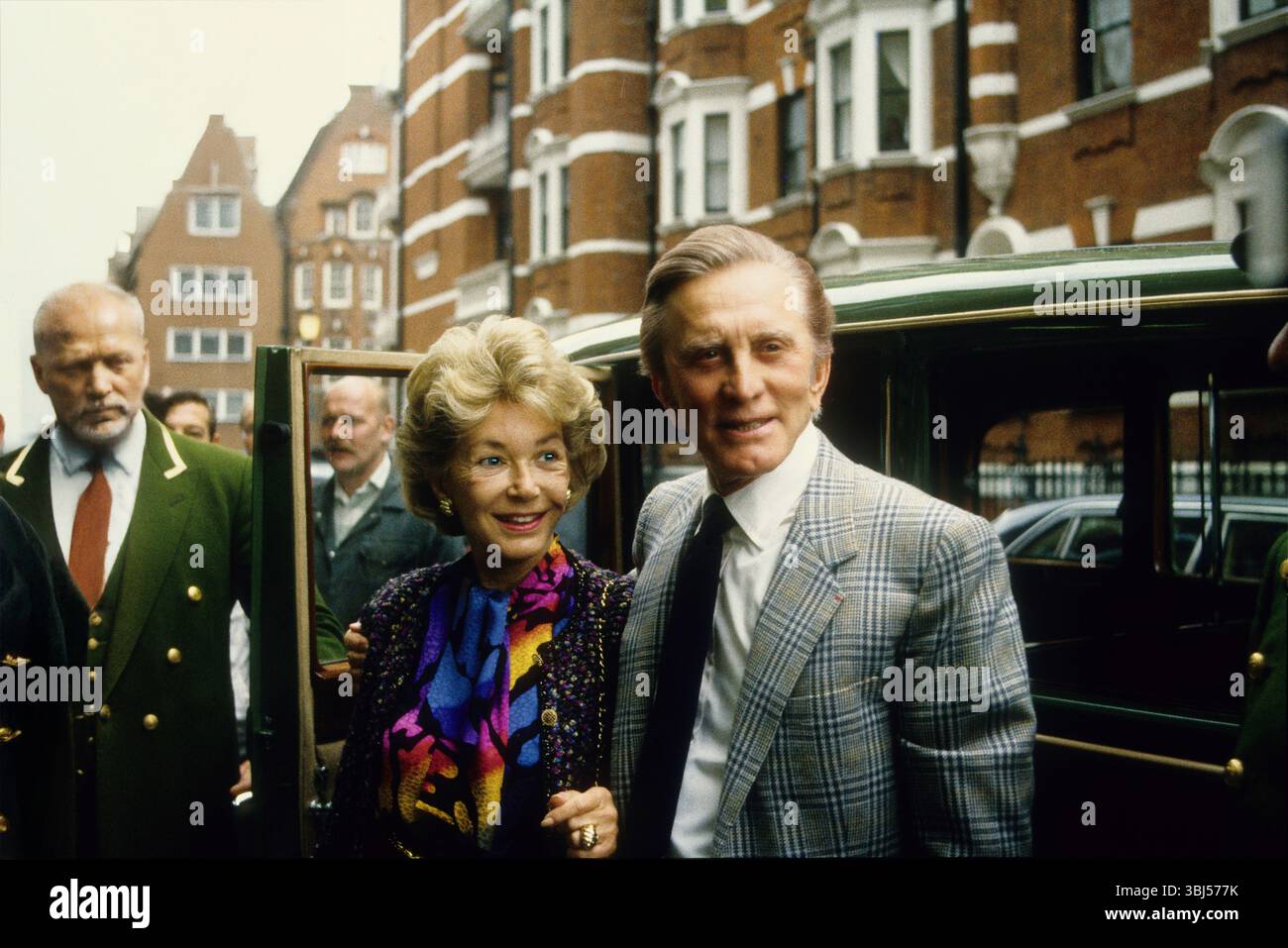American actor Kirk Douglas and his wife Anne in London 1998 Stock Photo - Alamy