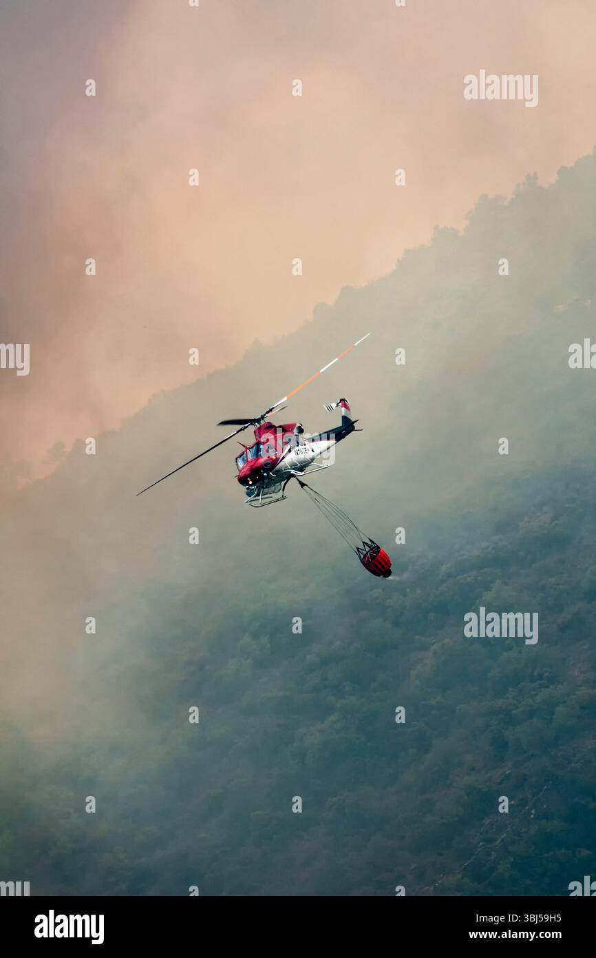 Fire fighting helicopter work hi-res stock photography and images - Alamy