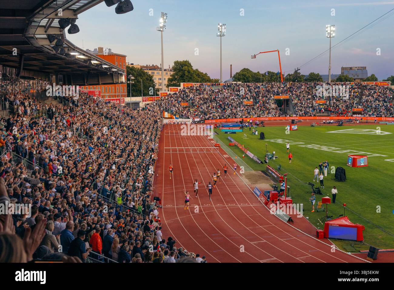 Karsten Warholm broke his own 300m hurdles world record with a time of ...
