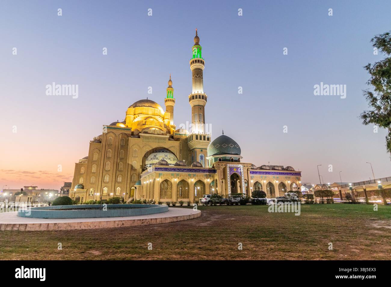 Night view of Jalil Khayat Mosque in Erbil (Hawler), Kurdistan Region ...