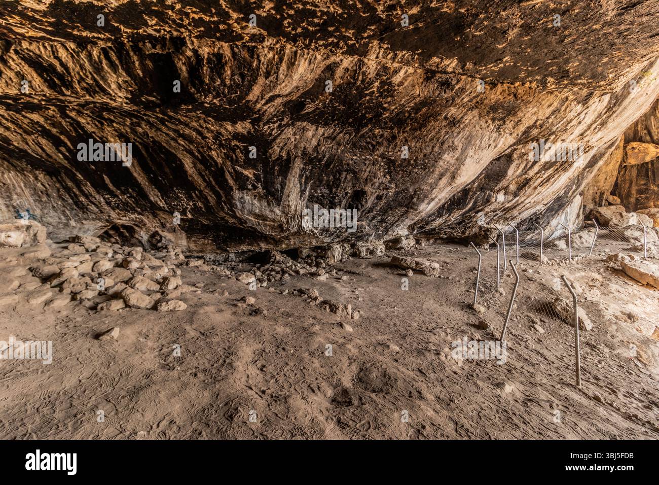 View of Shanidar cave, Kurdistan Region of Iraq Stock Photo - Alamy