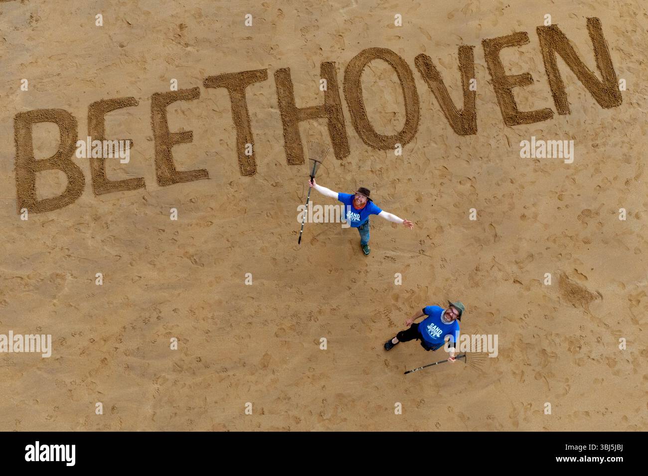 Artists Jamie Wardley (left) and Jonathan Ingham (right) from the art ...