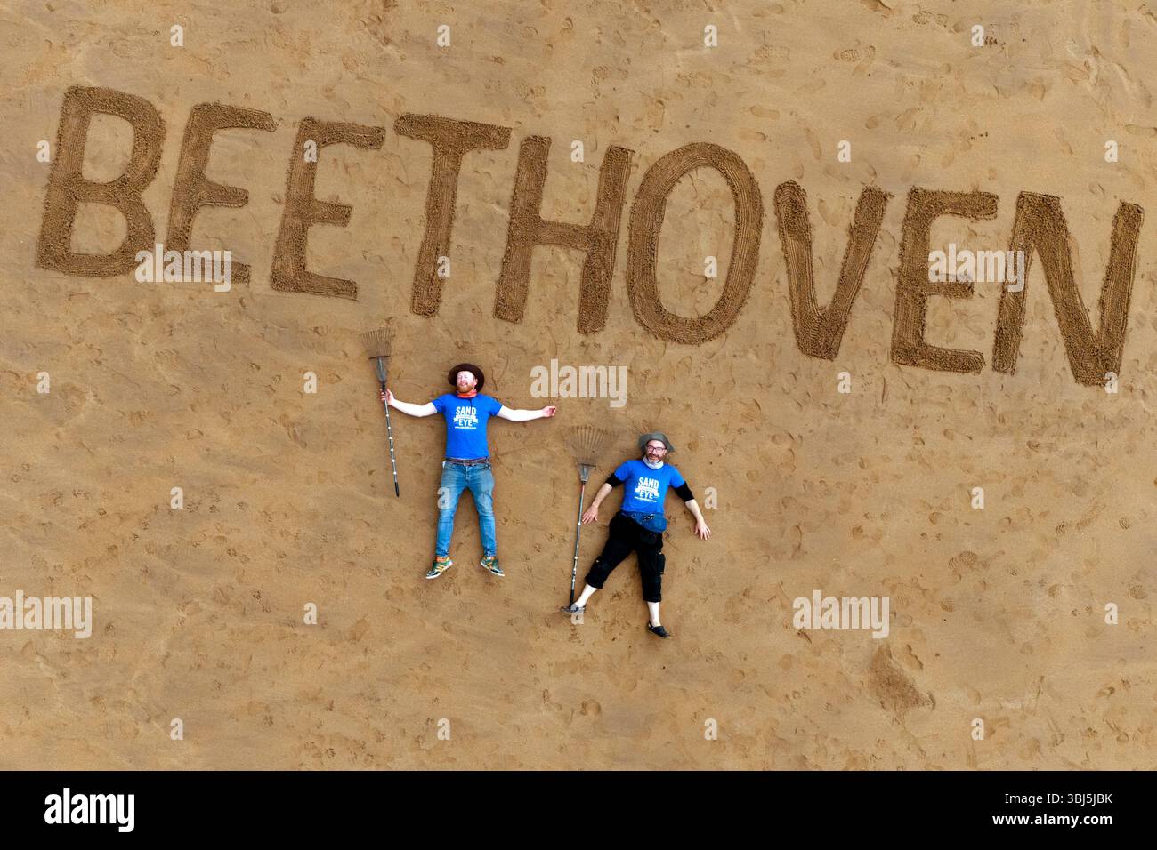 Artists Jamie Wardley (left) and Jonathan Ingham (right) from the art ...