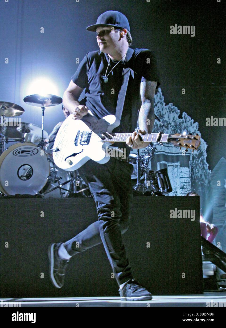 Tom delonge 2012 hi-res stock photography and images - Alamy