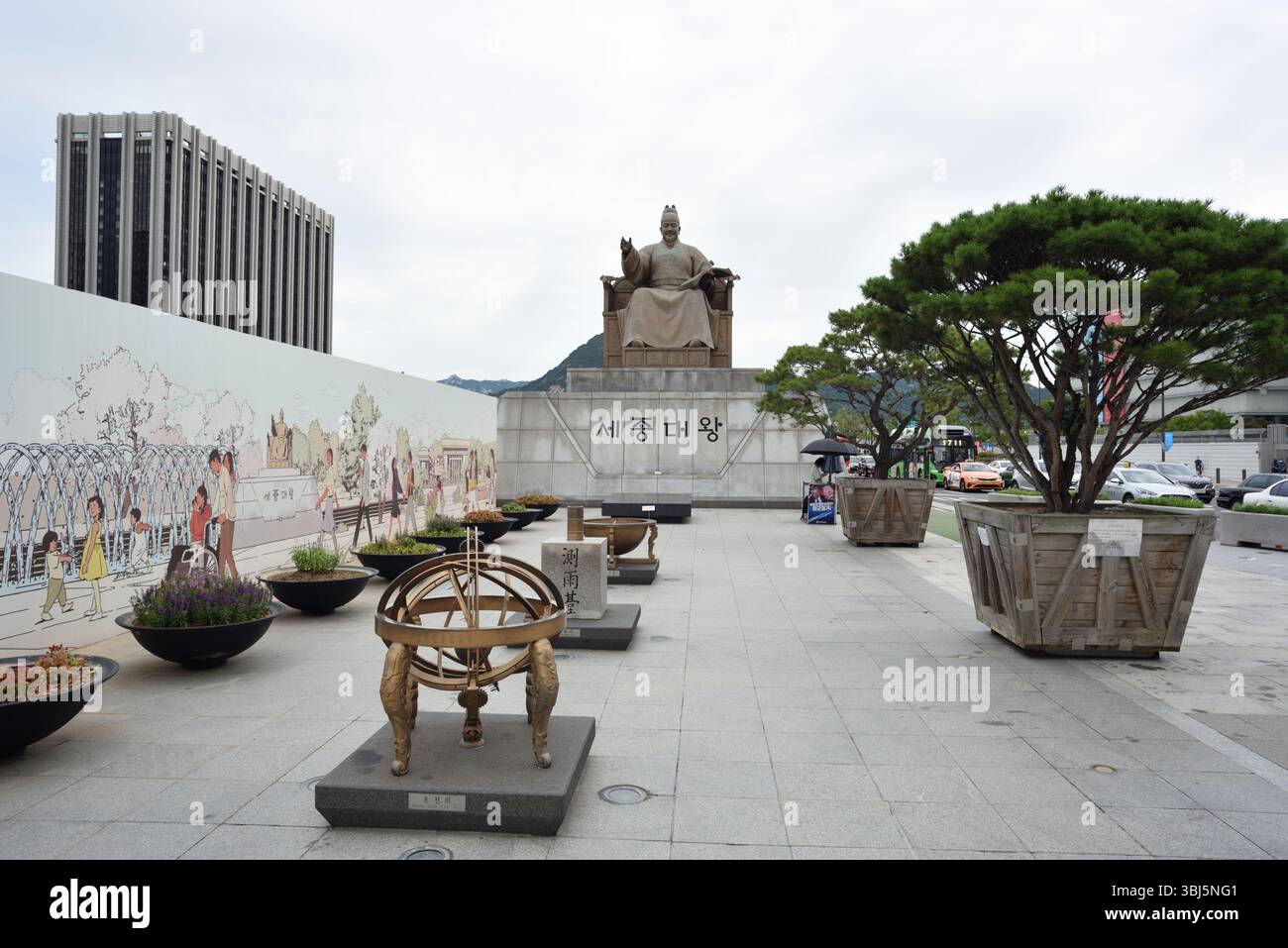 Gwanghwamun Square and Statue of King Sejong the Great on Gwanghwamun ...