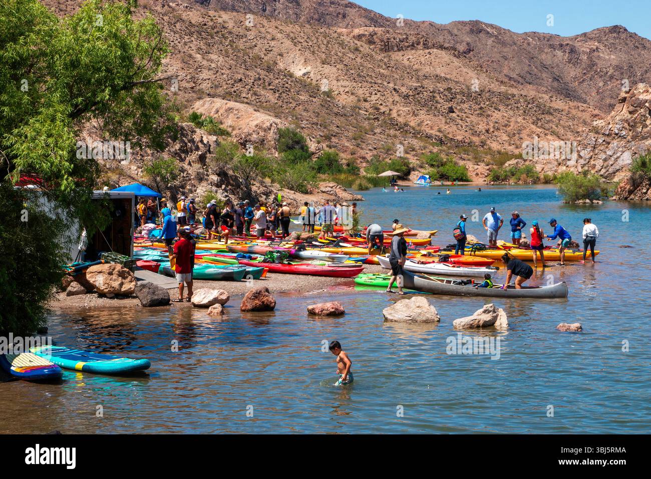 Groups of people on the beach hi-res stock photography and images - Alamy