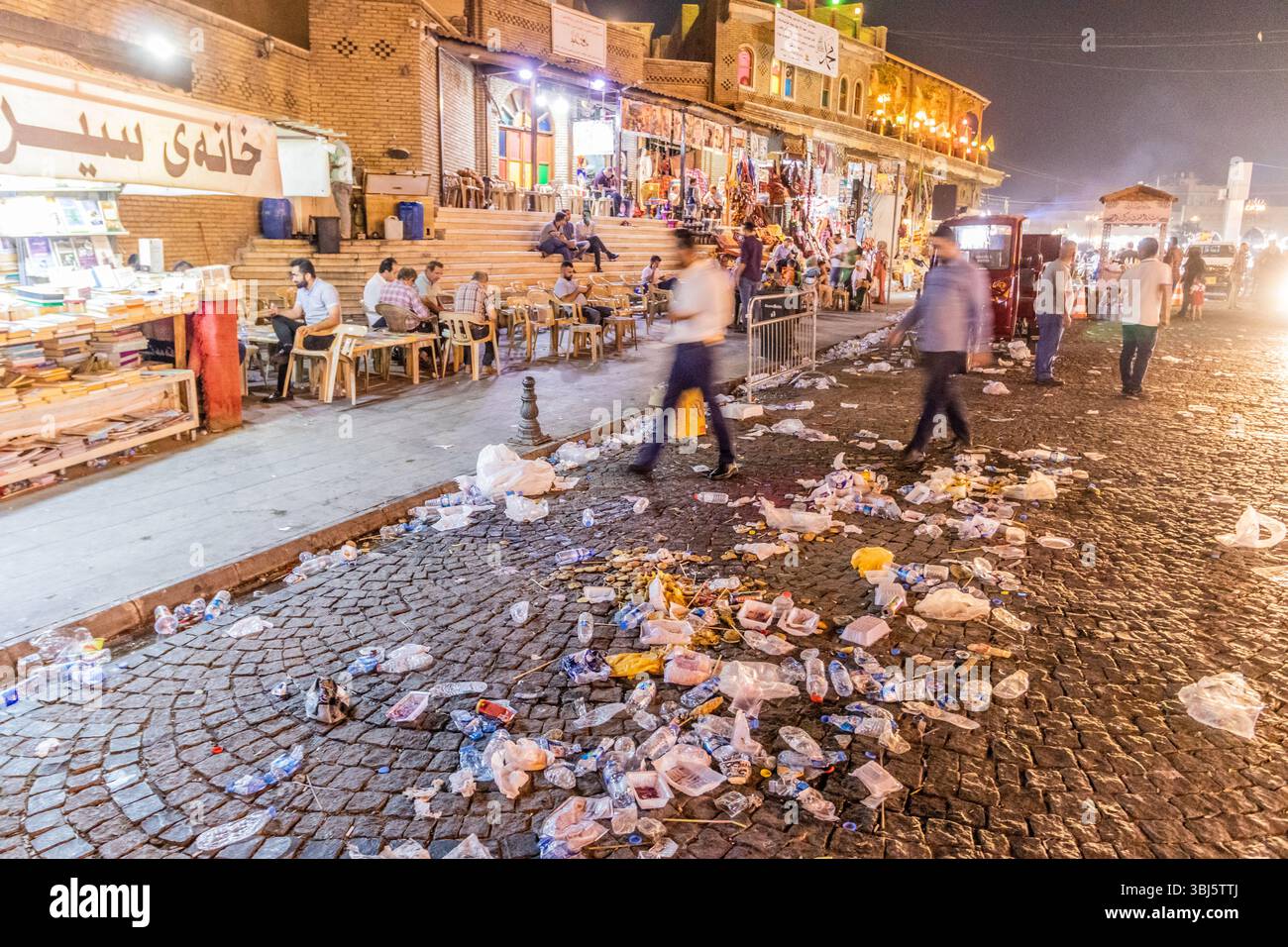 ERBIL, IRAQ - OCTOBER 8, 2022: Rubbish at Bakhi Shar (City Park) in ...