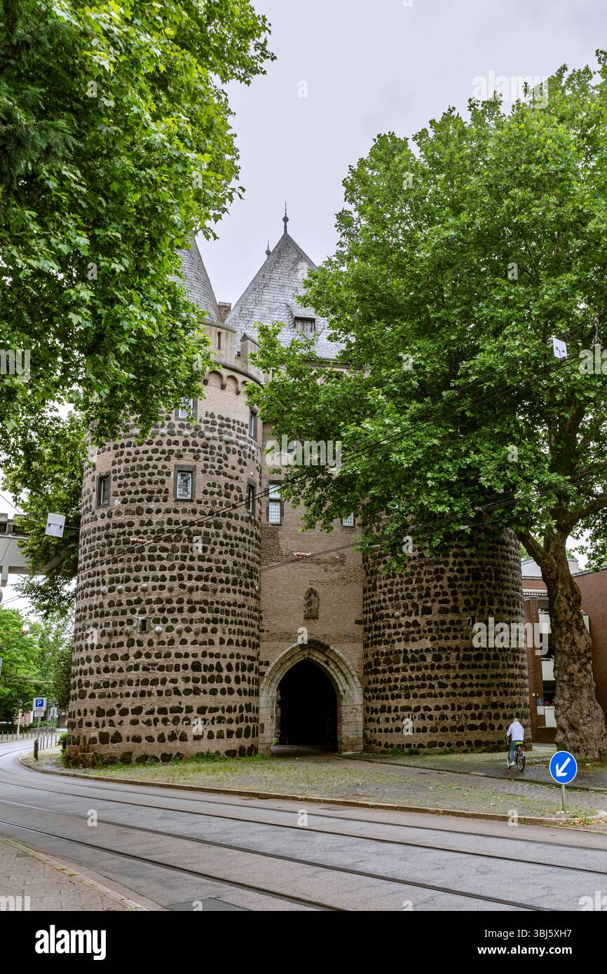 Obertor, mittelalterliches Stadttor der Neusser Stadtbefestigung Neuss ...