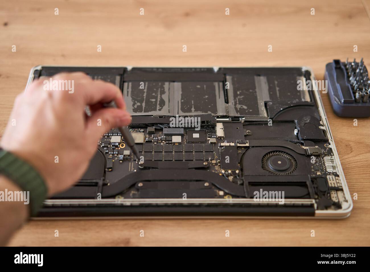 Exploring the Internal Components of a Laptop Essential Repair and ...