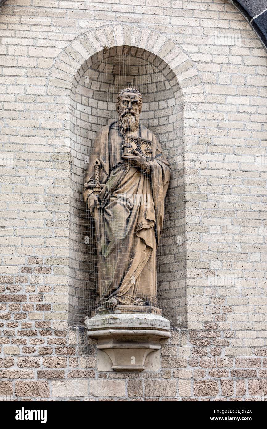 Skulpturen am St. Quirinus-Münster Neuss, Nordrhein-Westfalen ...