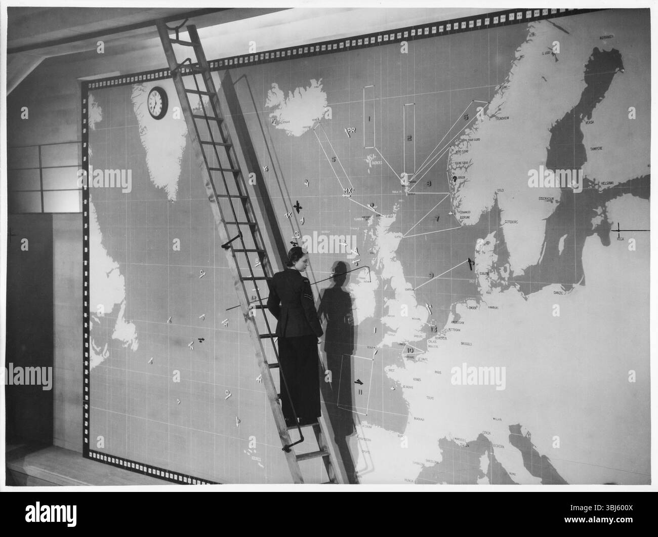 Raf ww2 england woman Black and White Stock Photos & Images - Alamy