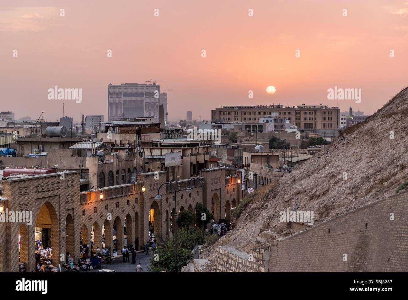 ERBIL, IRAQ - OCTOBER 9, 2022: Sunset above Erbil (Hawler), Kurdistan ...
