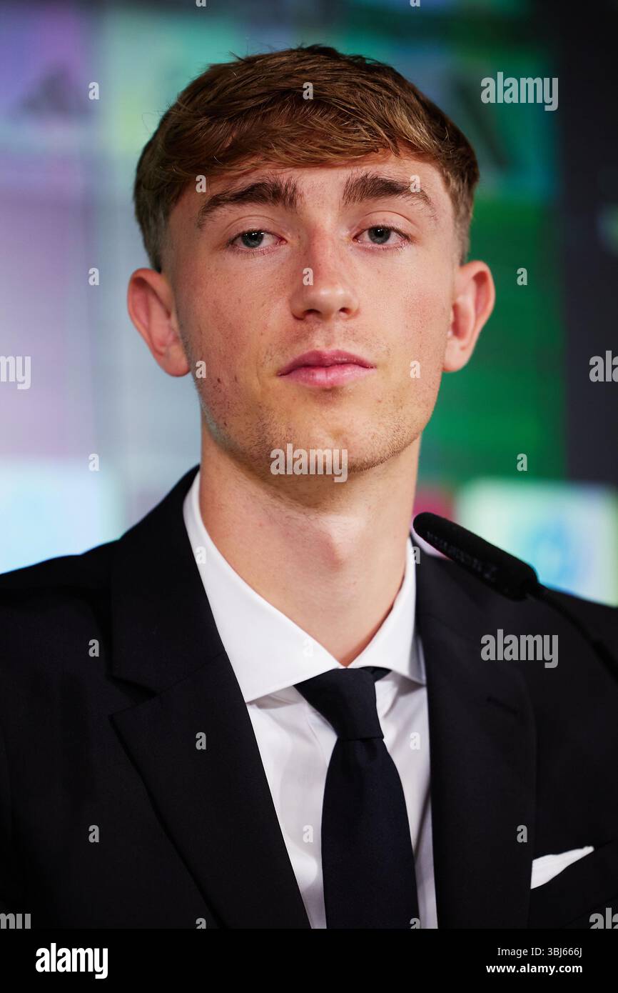 Dean huijsen real madrid hi-res stock photography and images - Alamy