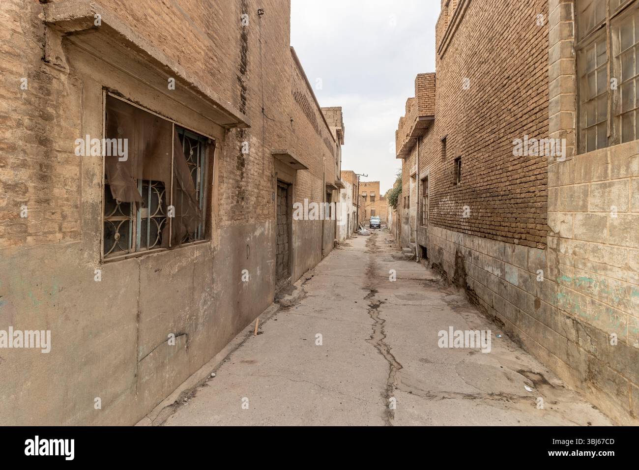 Narrow alley in the center of Erbil (Hawler), Kurdistan Region of Iraq ...
