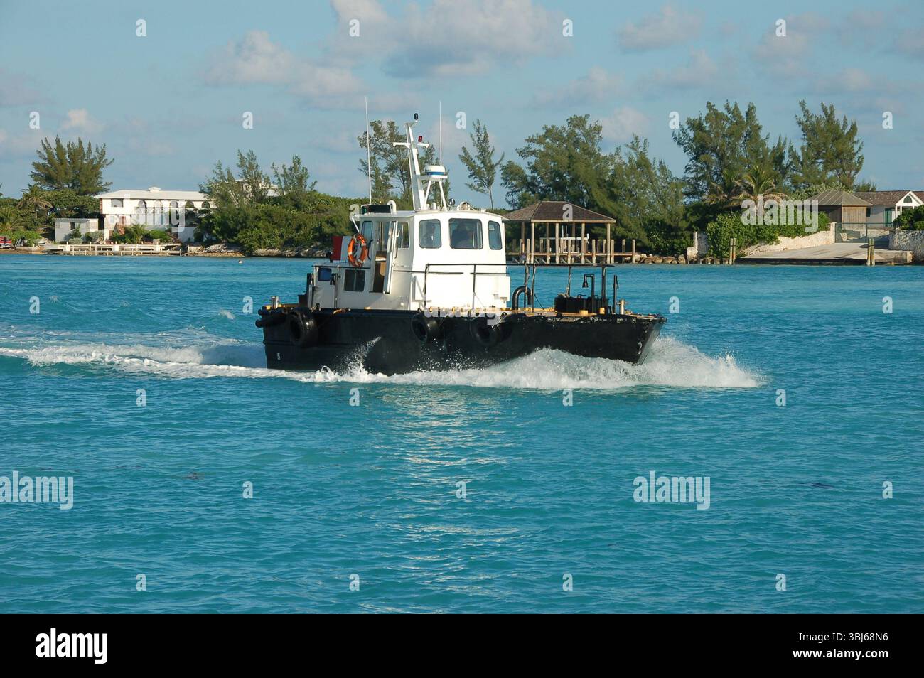 Small boat cruising waterfront hi-res stock photography and images - Alamy