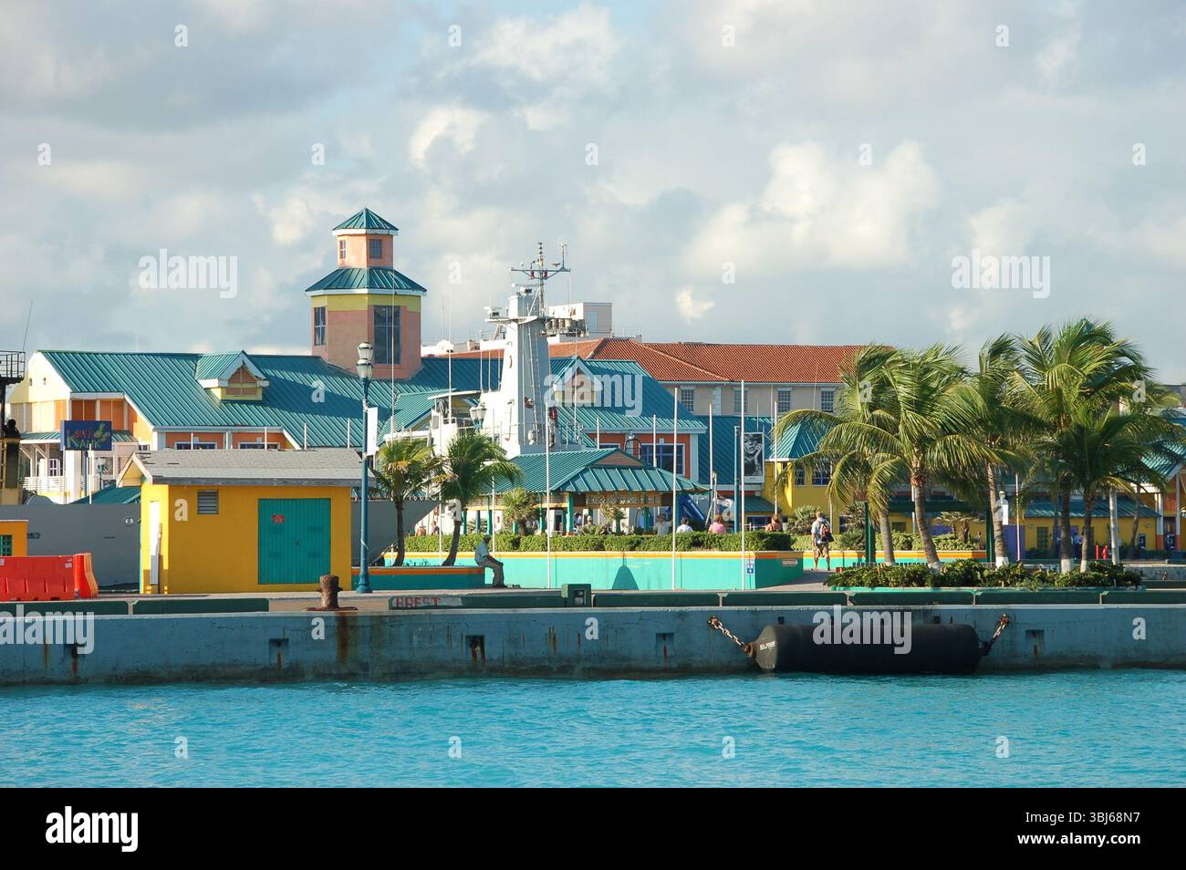 Nassau bahamas cruise port buildings hi-res stock photography and ...