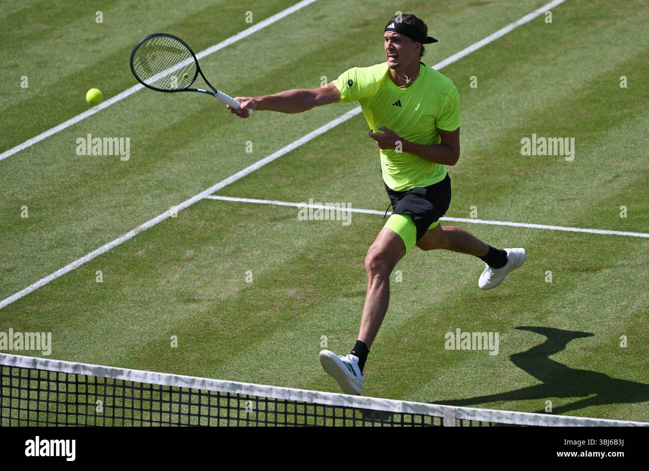 Stuttgart, Germany. 13th June, 2025. Tennis: ATP Tour - Stuttgart, Singles, Men, Quarterfinals ...